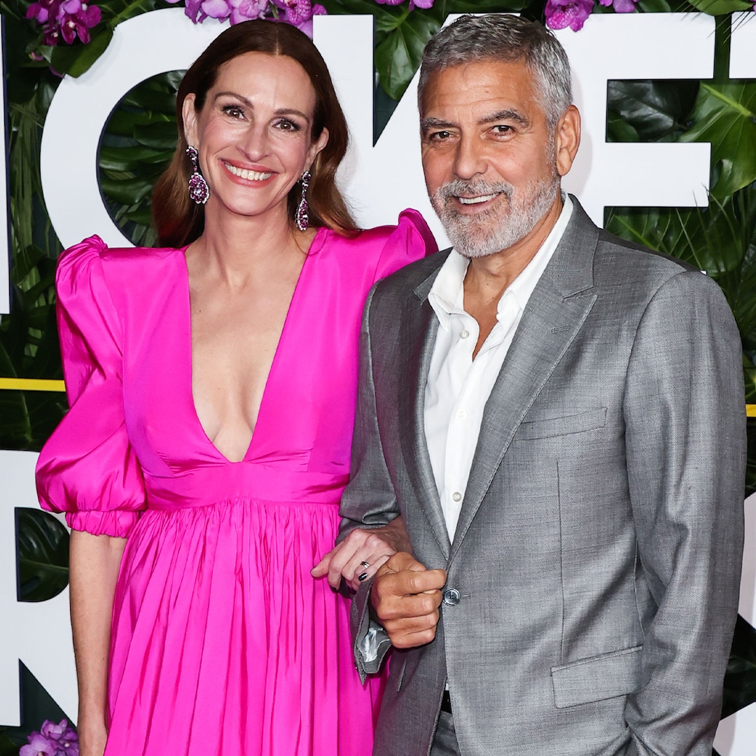 Julia Roberts Hilariously Frames George Clooney In Must See Dress Julia Roberts Hilariously Frames George Clooney In Must See Dress